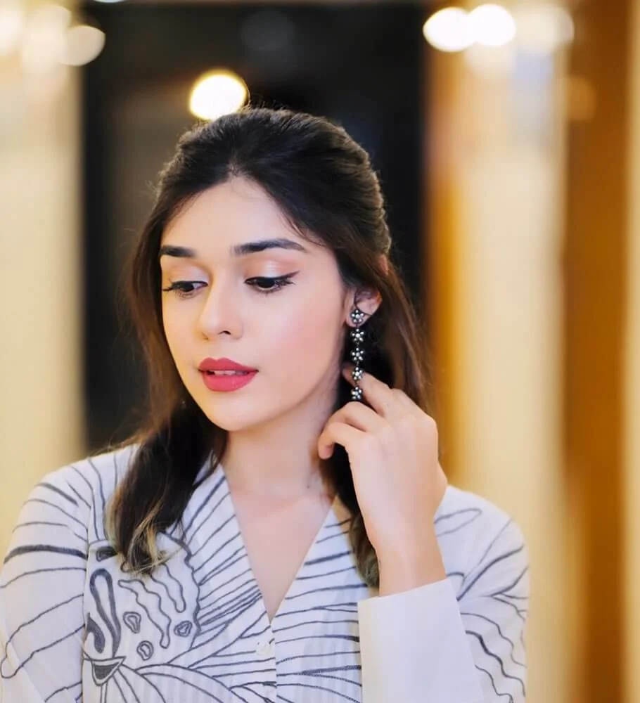 Eisha Singh biography, wiki, age, movies, caste, religion, height